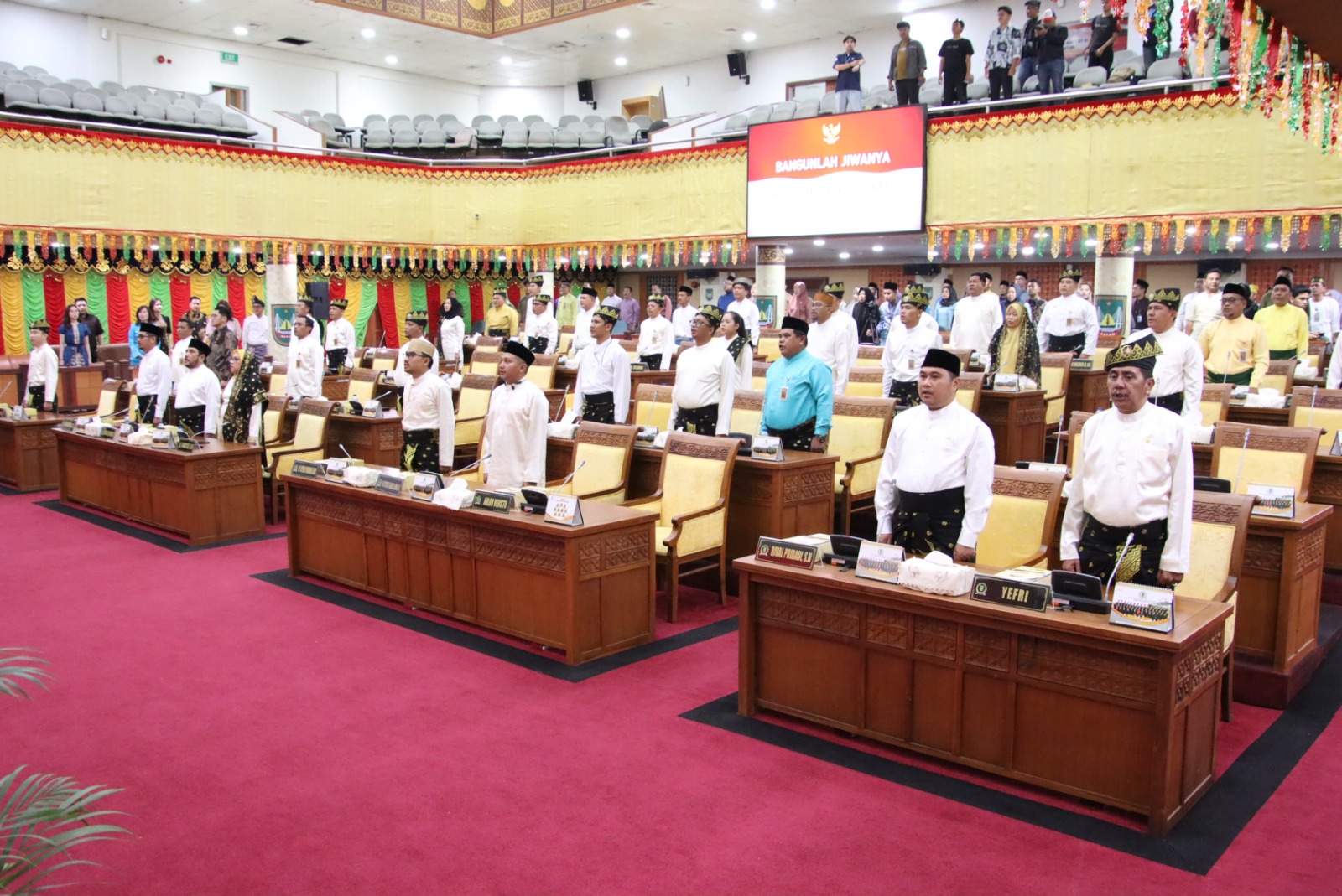 Gelar Paripurna, DPRD Tetapkan Dr Amsakar Achmad dan Li Claudia Chandra ...